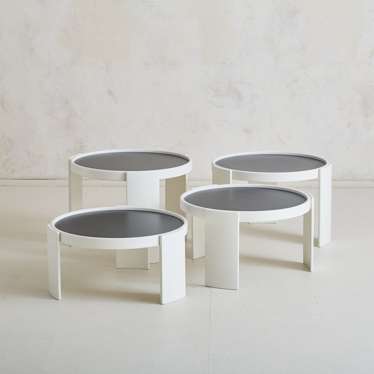 Set of 4 ‘Model 780’ White Wood Stacking Coffee Tables by Gianfranco F